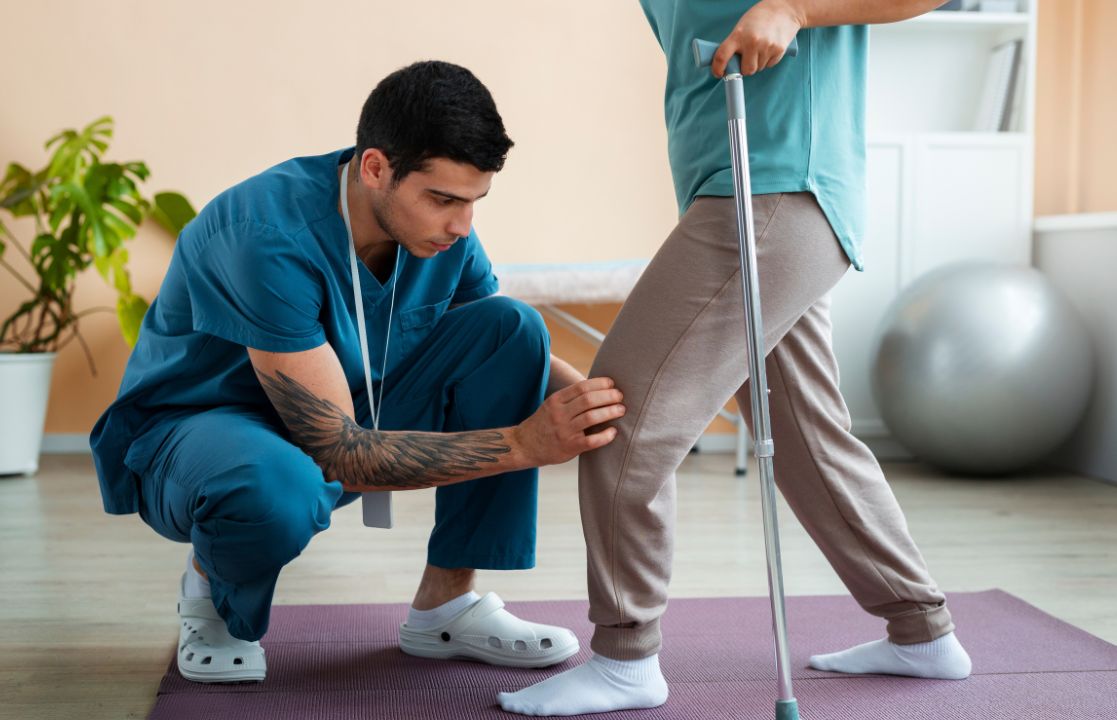 Terapi Saraf Kejepit di Rumah Selain Pijat agar Cepat Sembuh