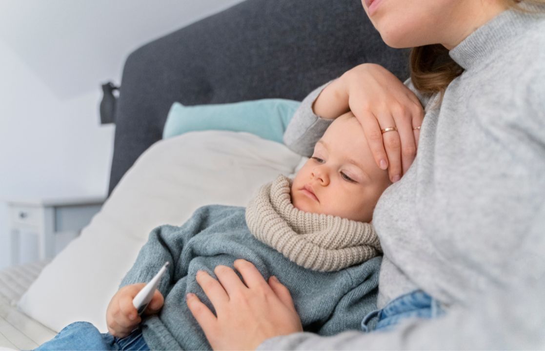 5 Cara Mengompres Bayi Demam Setelah Imunisasi - Medi Call Blog