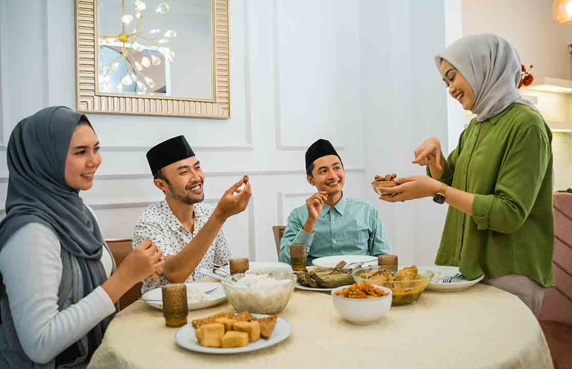 6 Cara Menjaga Pola Makan Saat Berpuasa agar Tubuh Tetap Bugar - Medi ...