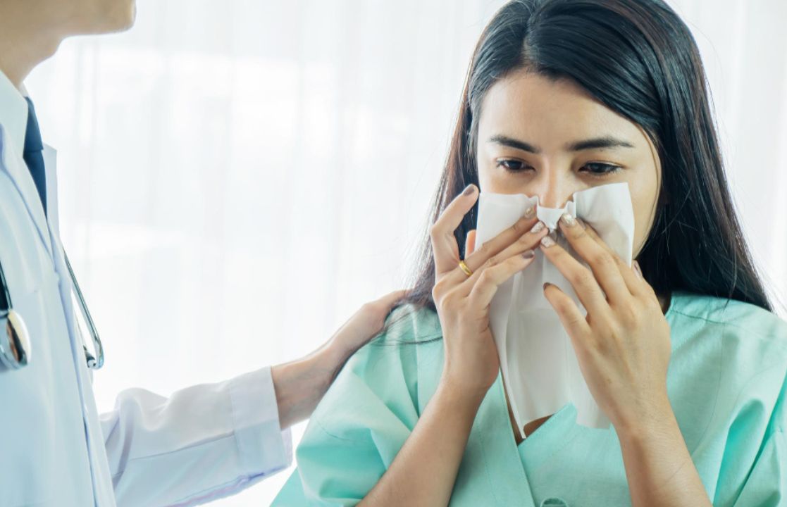 Kenapa Bisa Mimisan? Penyebab, Pertolongan & Kapan Harus ke Dokter ...